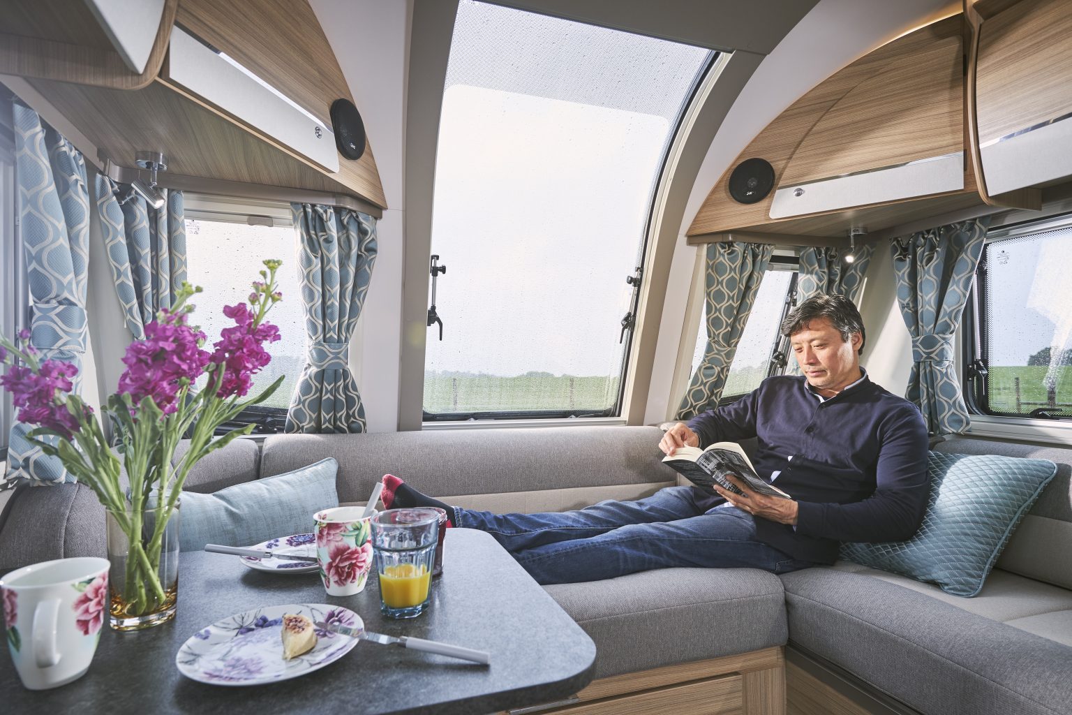 The Ultimate Guide to Discovering the Best Caravan Layouts - Raymond ...