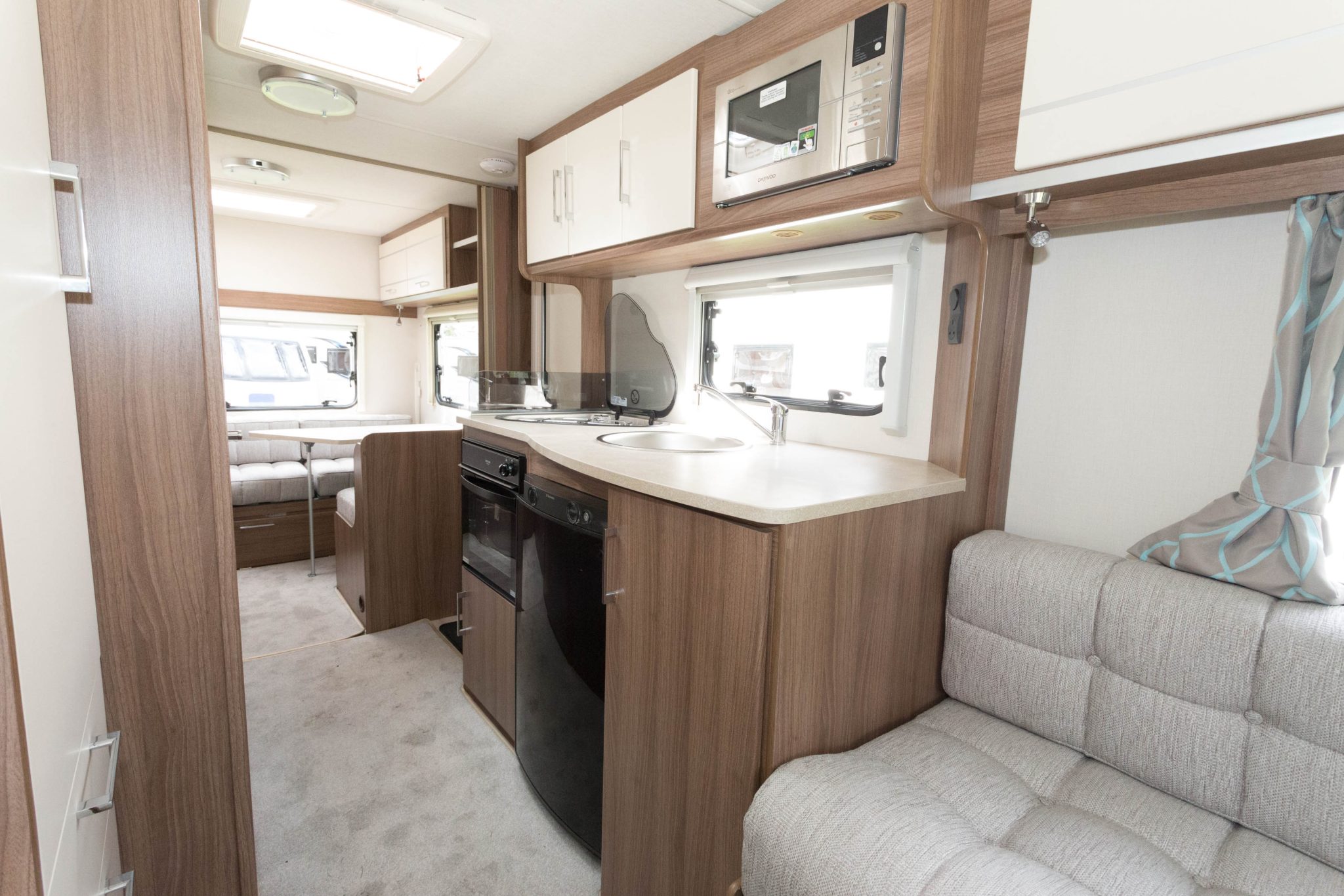 The Ultimate Guide to Discovering the Best Caravan Layouts - Raymond ...