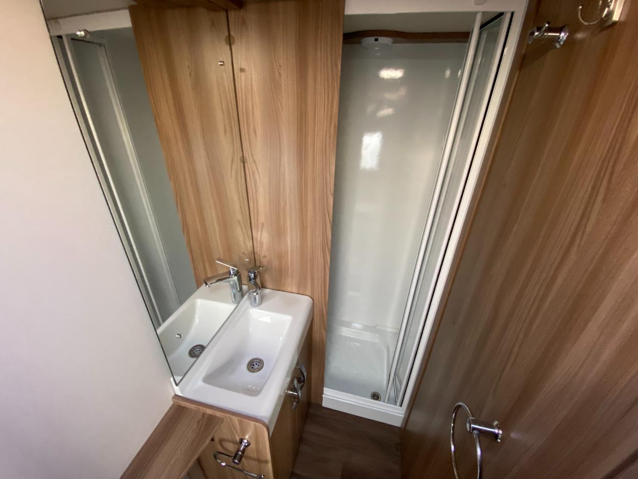 2020 Swift Challenger 645 Lux Pack - Raymond James Caravans