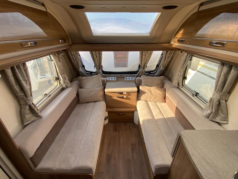 2020 Swift Challenger 645 Lux Pack - Raymond James Caravans