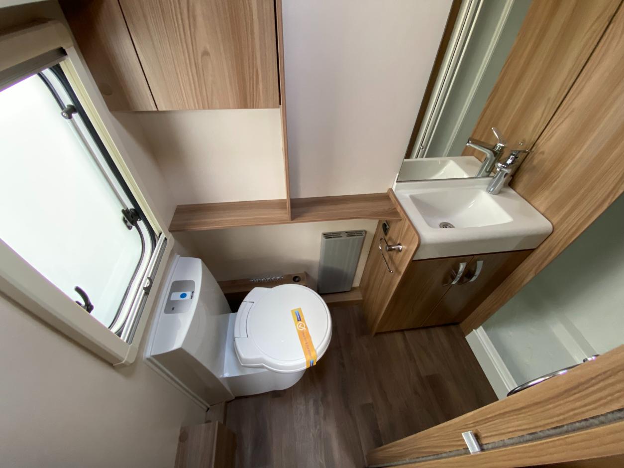 2020 Swift Challenger 645 Lux Pack - Raymond James Caravans