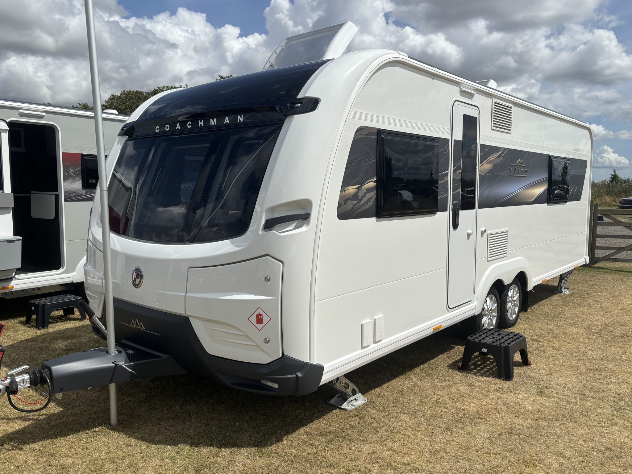 Coachman Lusso II 2026 - Raymond James Caravans