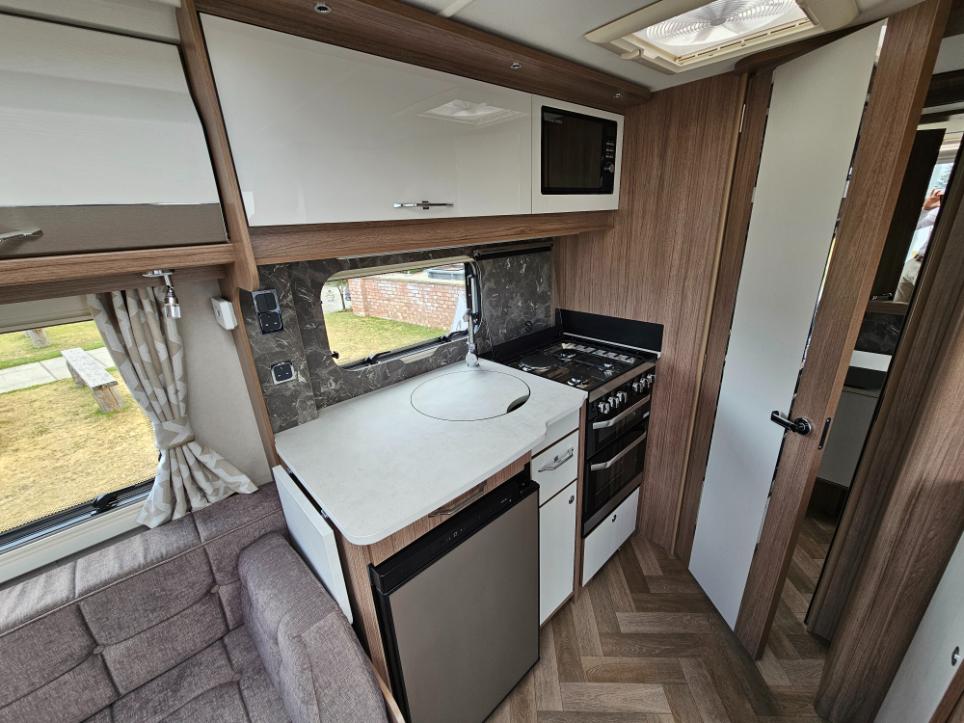 Coachman VIP 545 2026 - Brand New Model - Raymond James Caravans