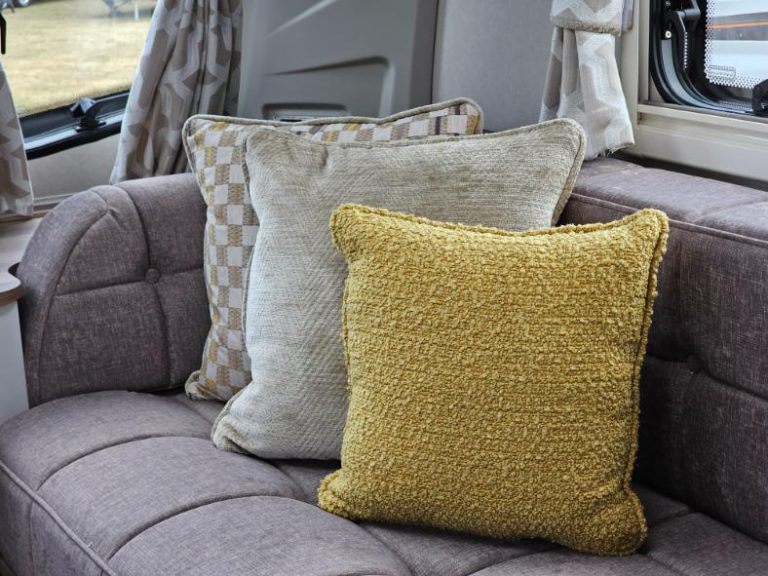 Coachman VIP 575 2026 - Raymond James Caravans